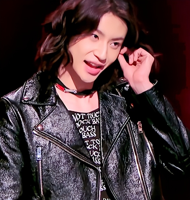 "The Voice of God 4" premiered, the little ghost Wang Kailin turned ...