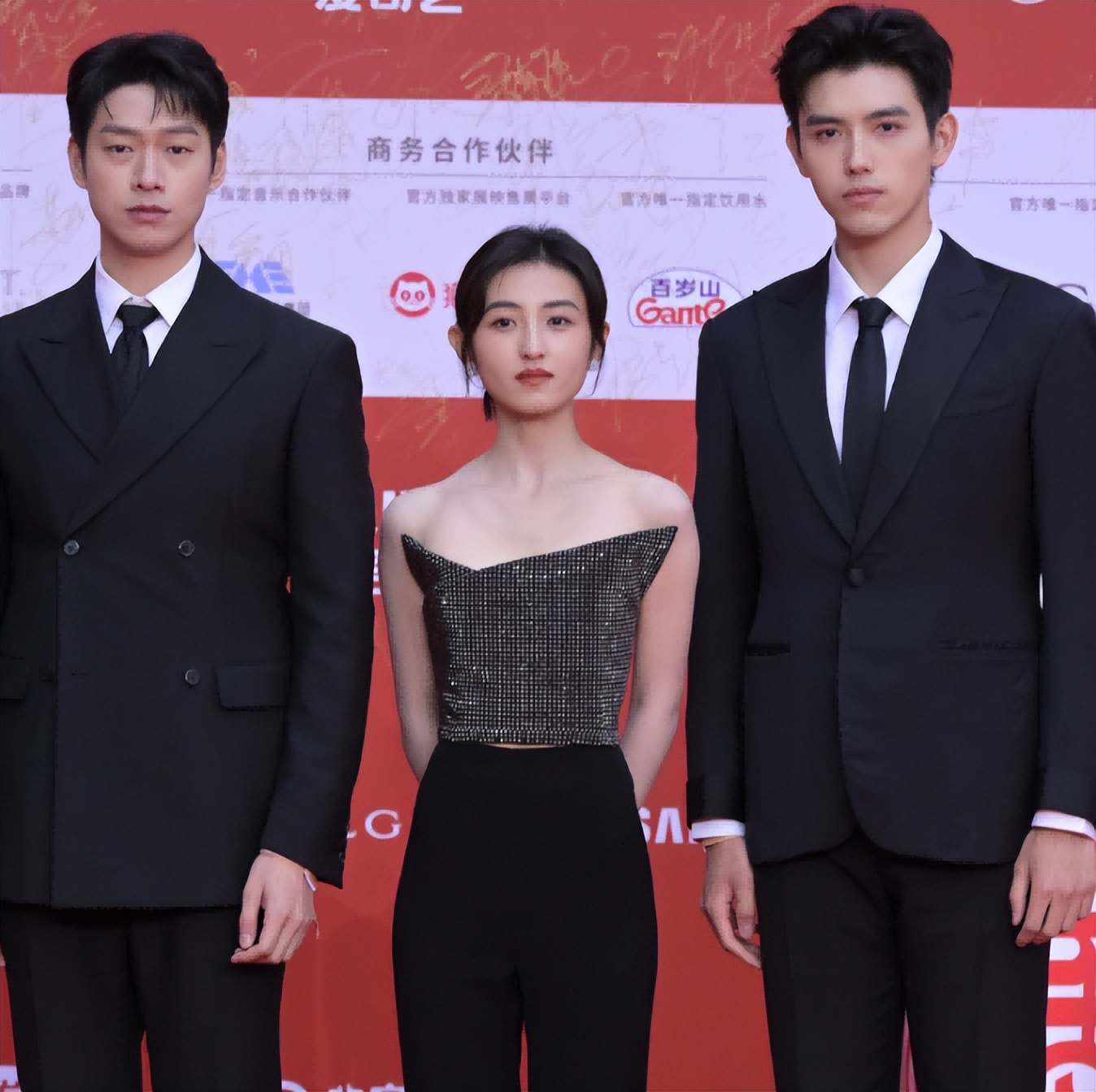 Zhang Zifeng: 300 million netizens are discussing her breasts. Whose ...