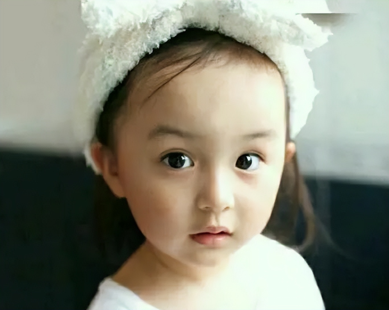 Because she is too beautiful, she was called to "ban plastic surgery ...