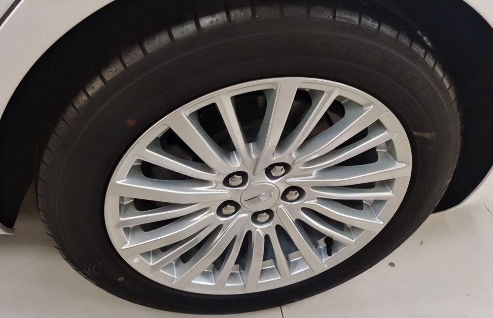 I still prefer pure white to CT6 in other colors - iNEWS