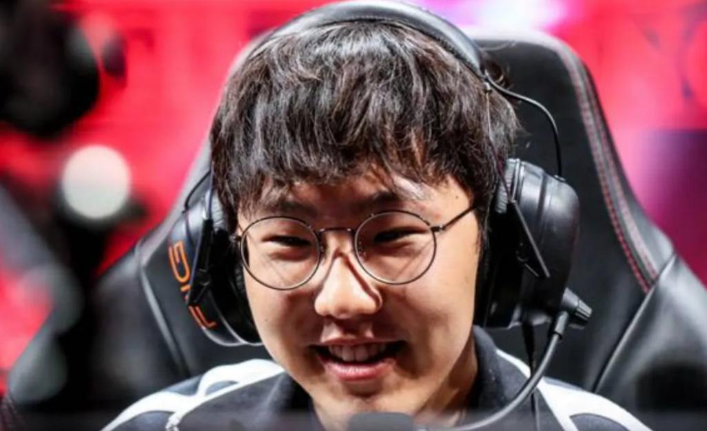 The anchor team faces off against the LCK legends!Douyu China-Korea ...