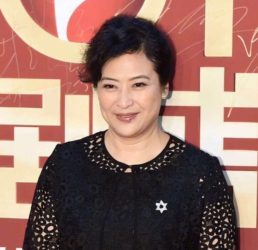 Xu Di: At the age of 60, she became popular with "The First Half of My ...