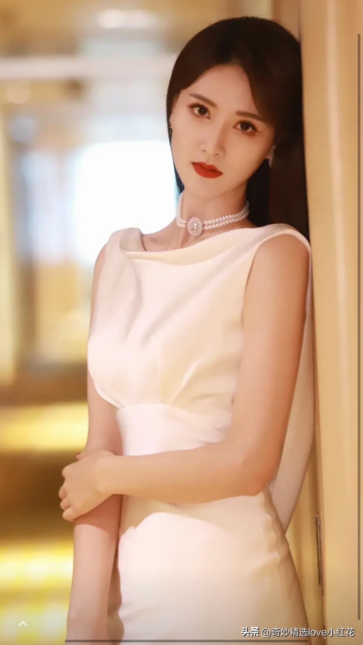 CCTV host Li Daner is so beautiful - iNEWS