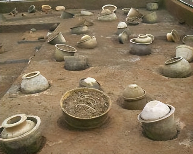 What kind of wine culture at that time is reflected in the images of ...