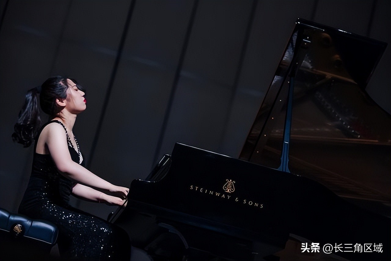 Young pianist Luo Wei performed "Song of Ice and Fire" in Linping ...