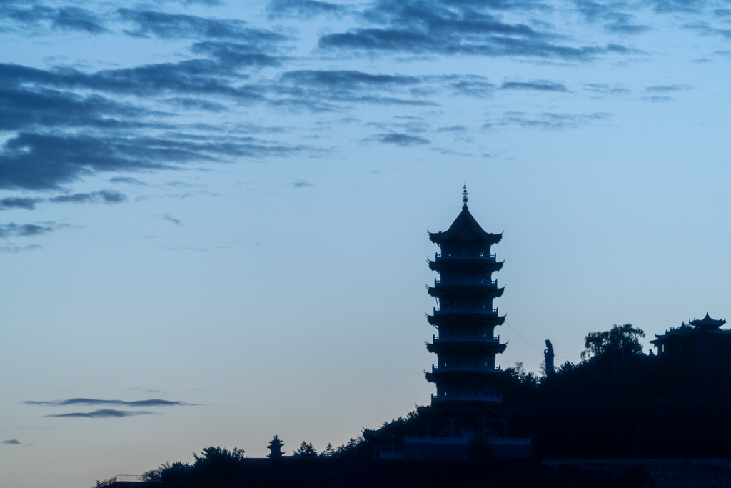 Haotian Temple, the crater temple - iNEWS