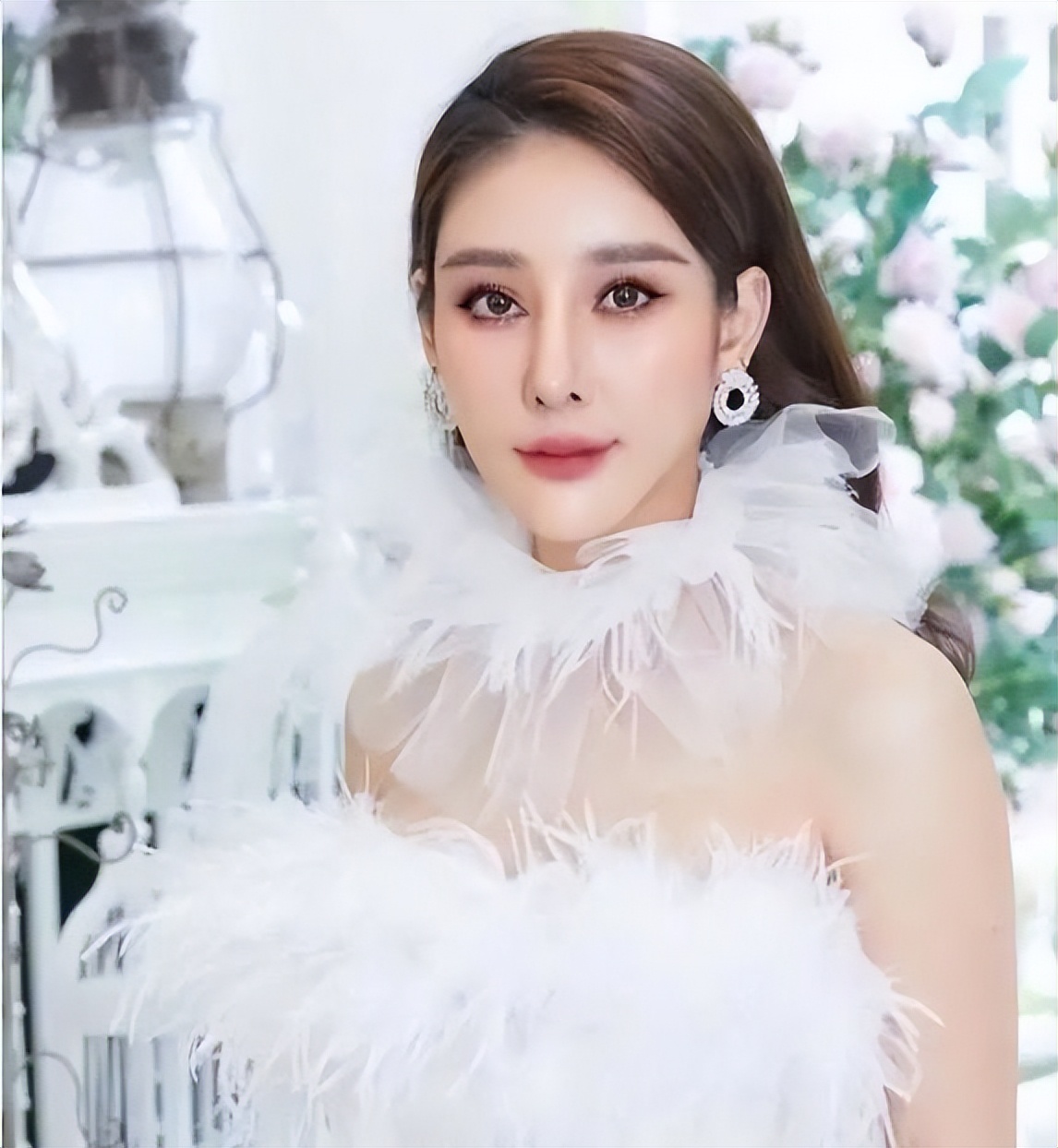 44 seconds before Tangmo fell into the river and died, the rescue video ...