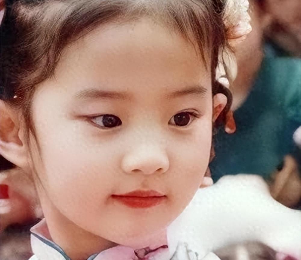 Wang Sicong revealed that Liu Yifei had been kept by her godfather for ...