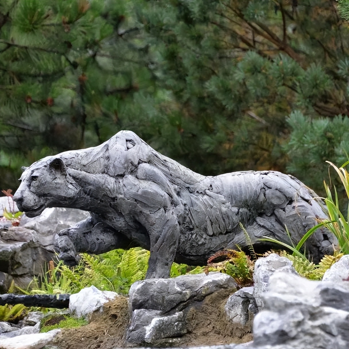 Hamish Mackie's vibrant animal sculptures - iNEWS