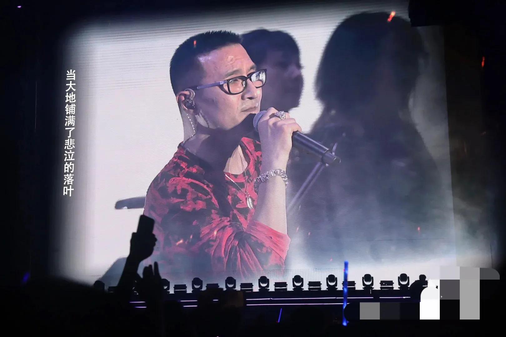 The concert ended dismal, and Wang Feng was completely in full bloom ...