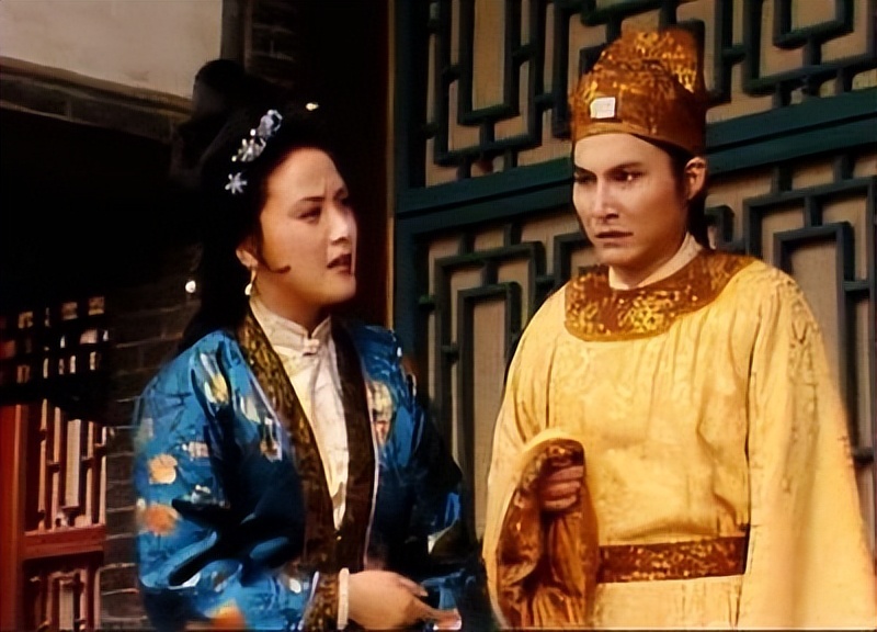 What is the relationship between Wang Xifeng and Jia Rong in "A Dream ...