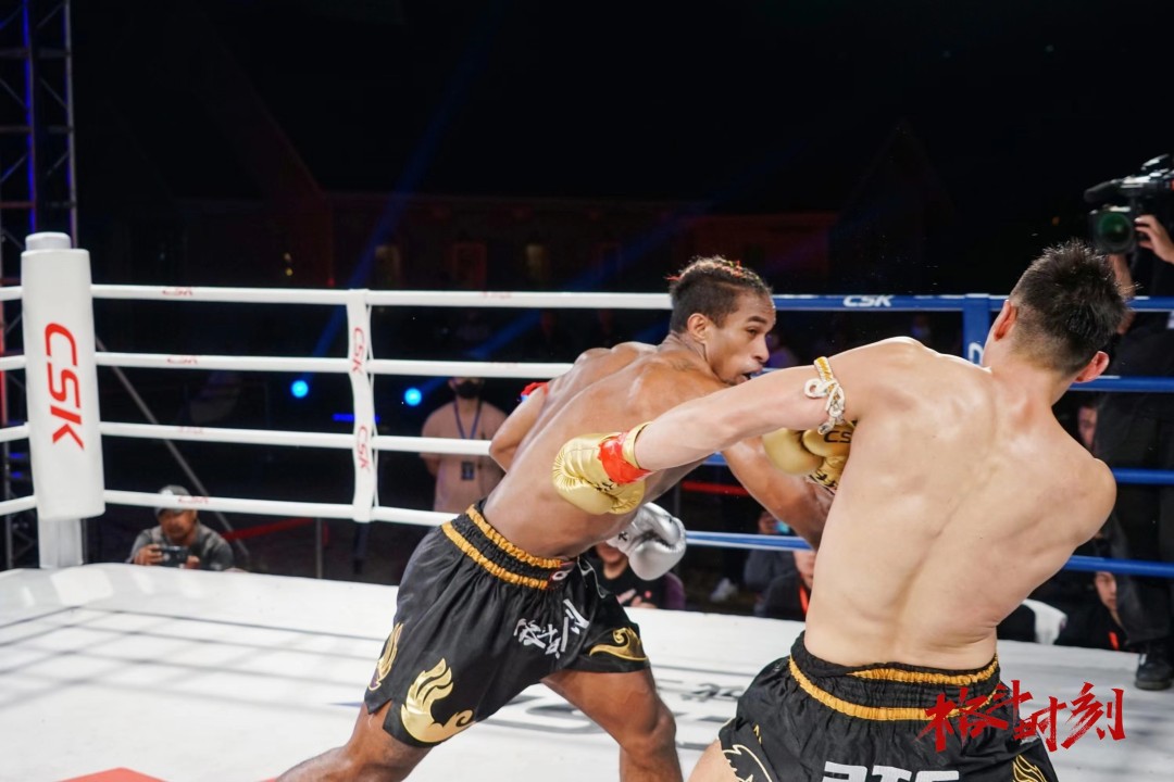 Fu Gaofeng narrowly defeated Andy in the second battle, wheezing his appetite, and detonating ...