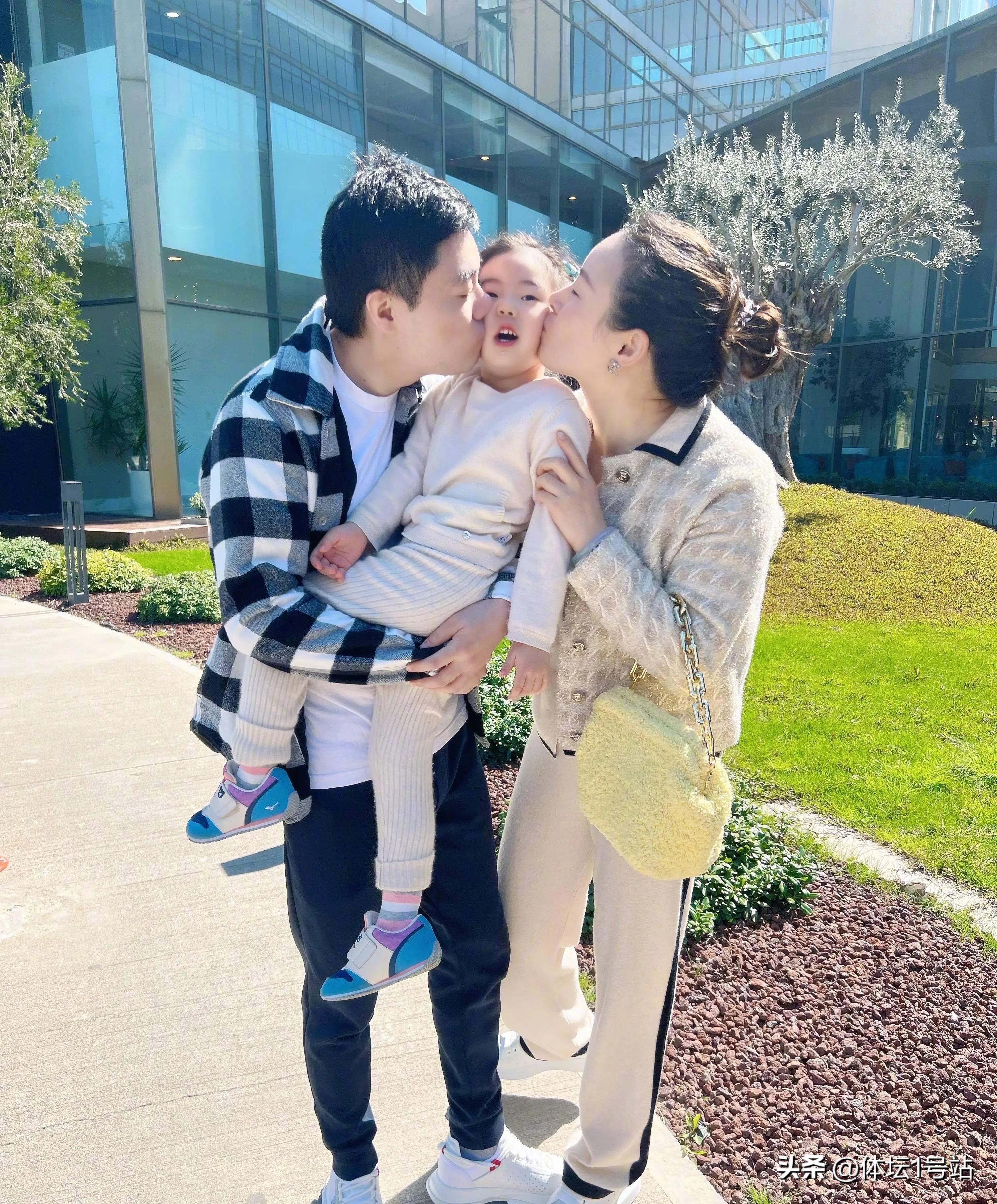 How virtuous is Mrs. Ding Junhui?Supervising Xiaoding to practice ball ...