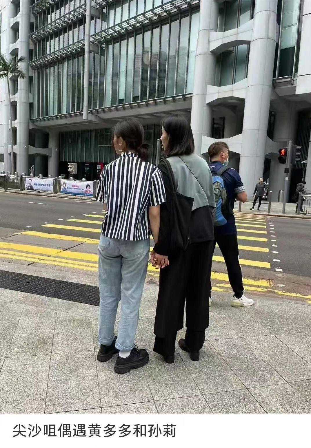 Huang Lei and Sun Li ran into each other on the streets of Hong Kong ...