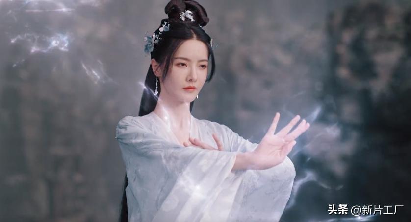 46-year-old Yu Bo played the role of father to Bailu, and 44-year-old ...