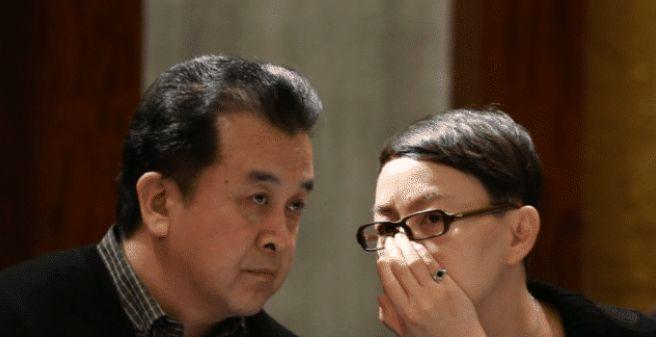 Seventy-year-old Huang Hong and the mysterious beauty, whose identity ...