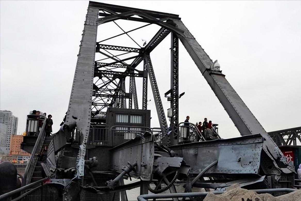 Why did the U.S. military dare not blow up the Yalu River Bridge during ...