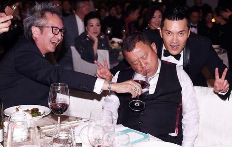 70-year-old Zeng Zhiwei was sick and underwent surgery to cut an ...