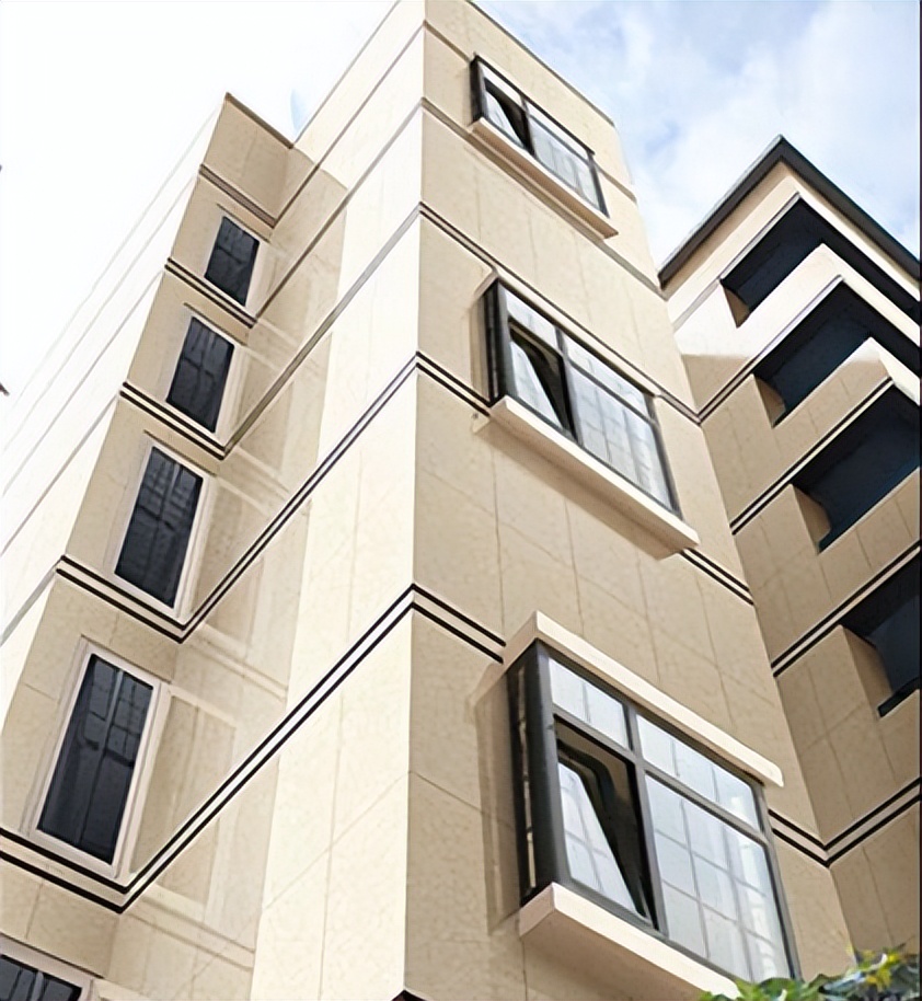 How to deal with water seepage on the exterior wall in rainy days? Here ...