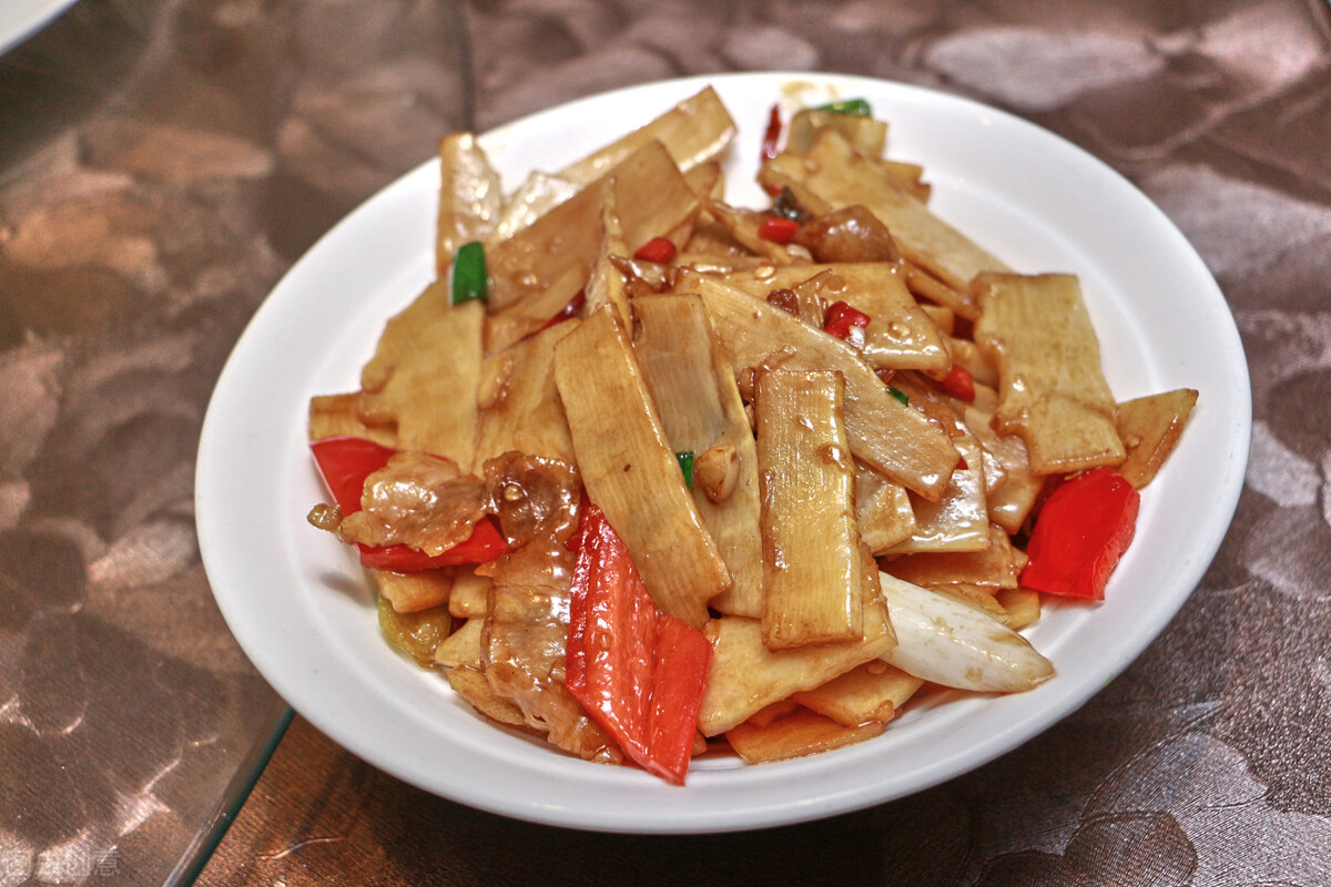 Spring bamboo shoots and shredded pork, do you need to blanch them in ...