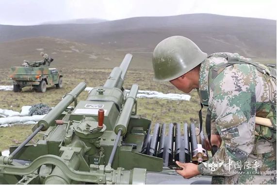 Foreign trade-type 120mm vehicle-mounted mortar, capable of semi ...