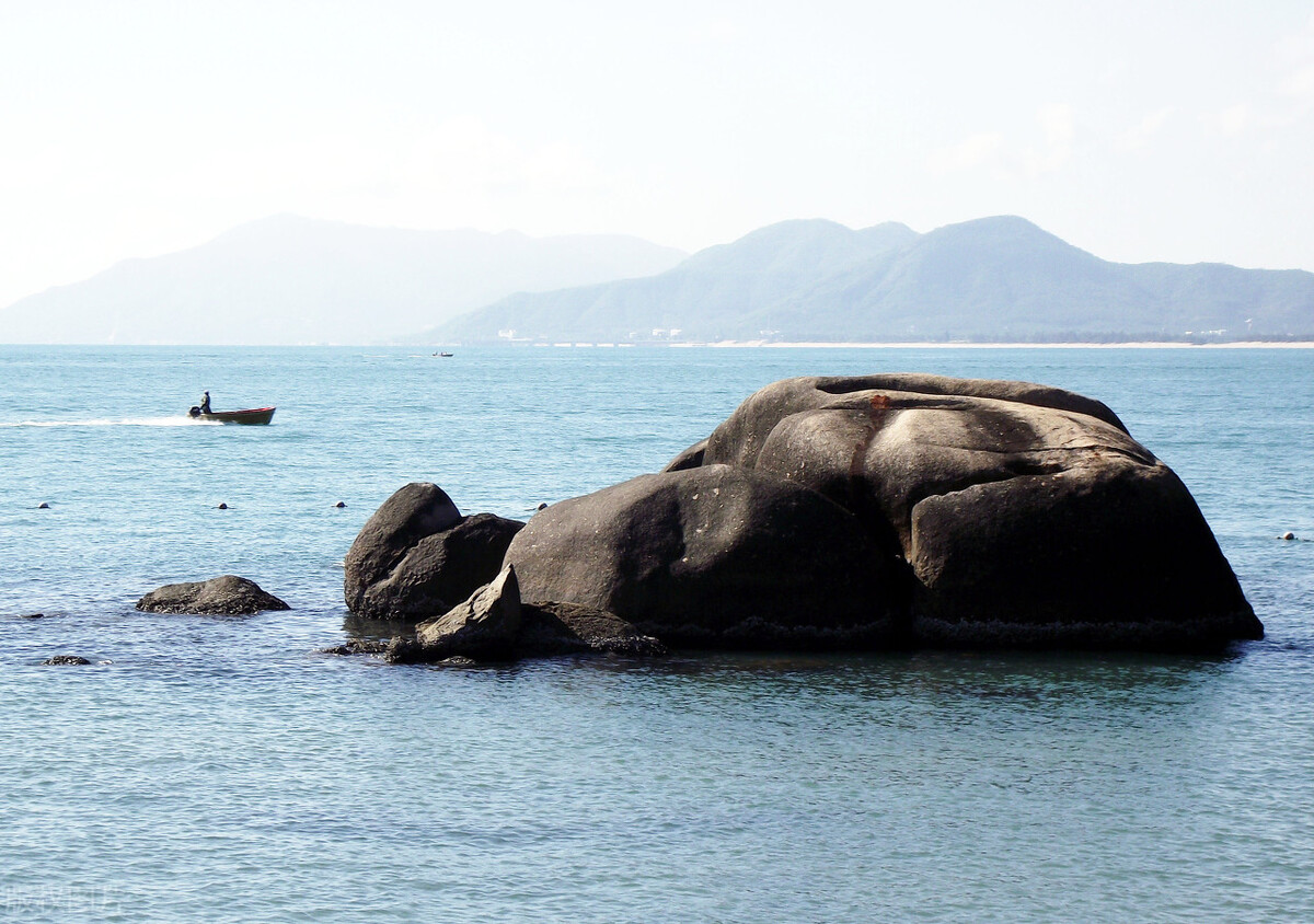 Revisit the three representative poems of Bei Dao and see how he ...