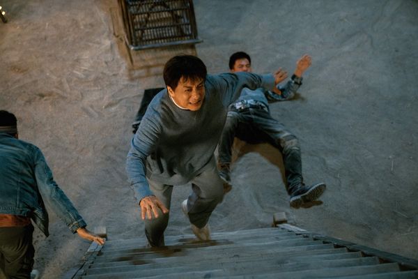 69-year-old Jackie Chan took painkillers for "action scenes" and the operation was postponed ...