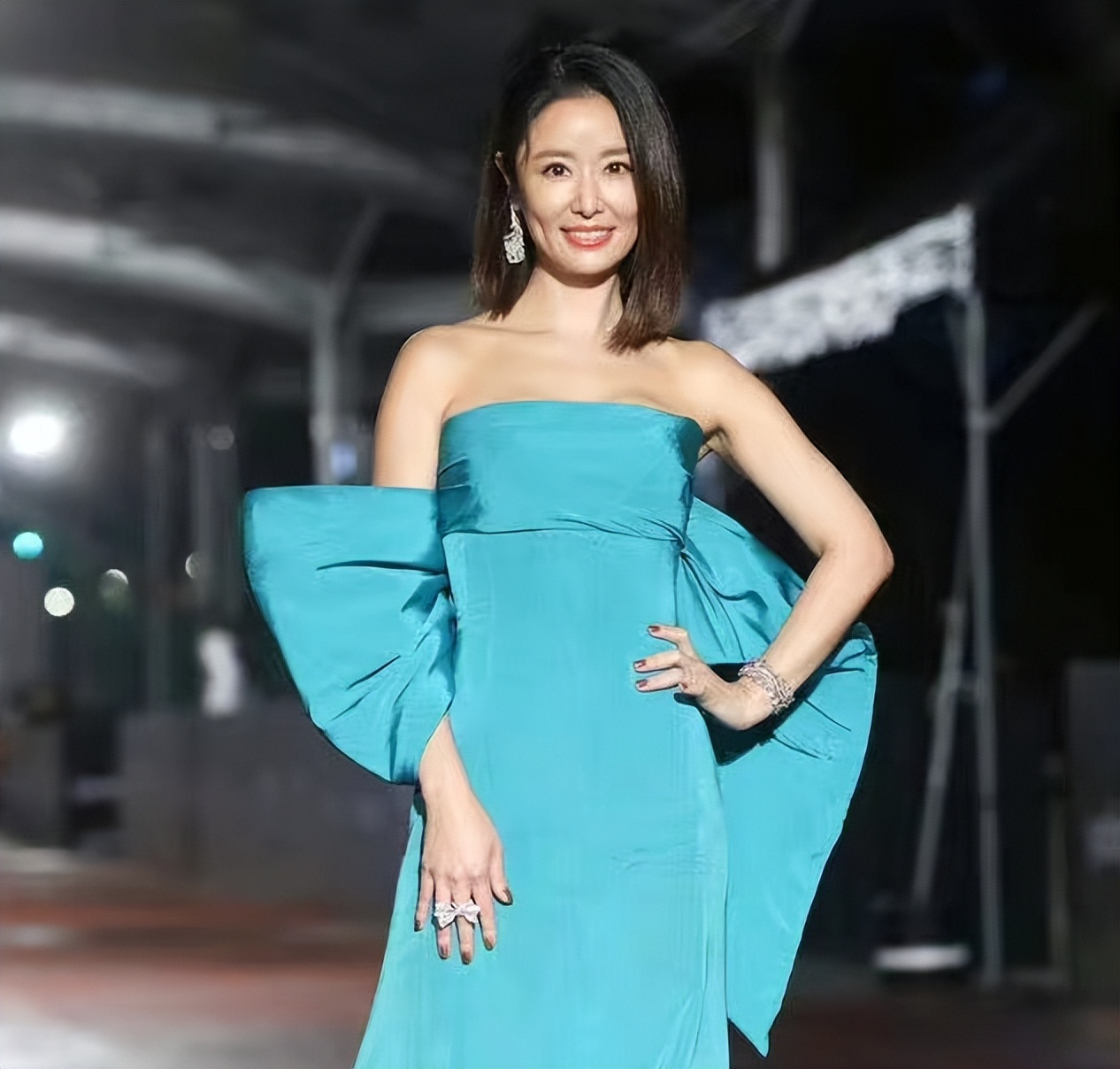 Lin Xinru's peacock green dress is eye-catching, Liu Pinyan is still ...