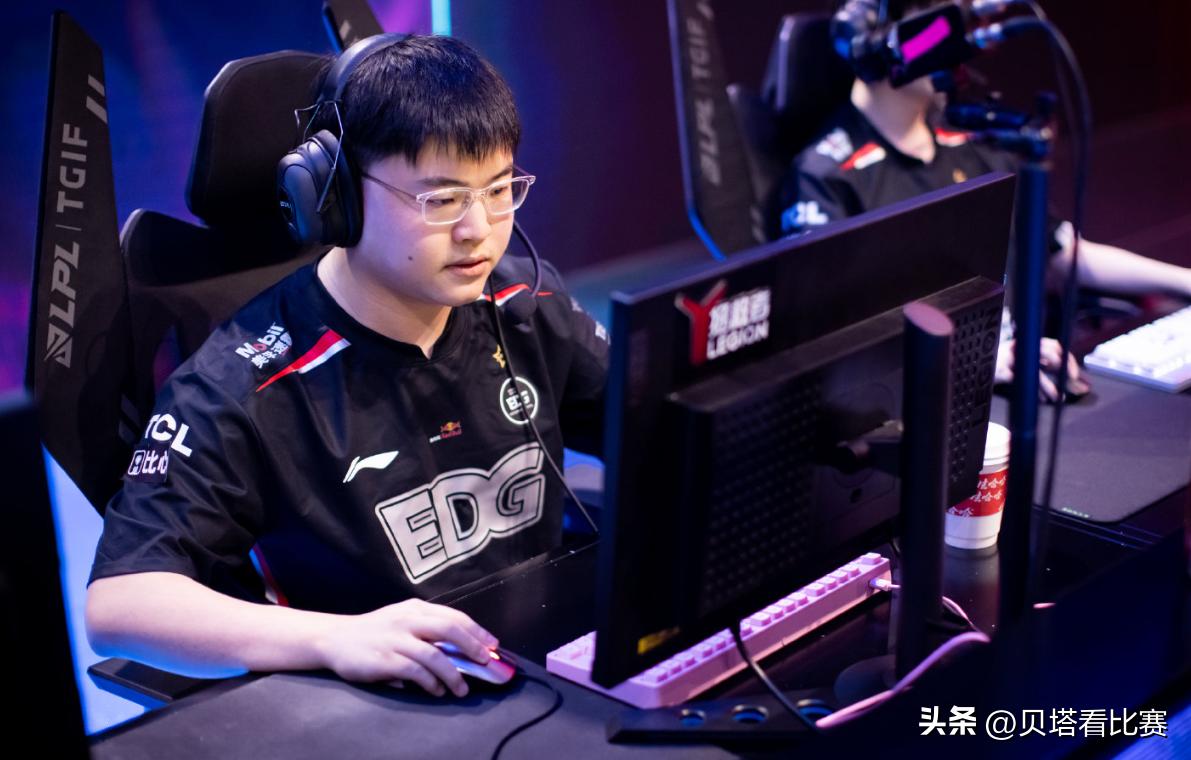 EDG defeated WE 2-1 and won the 6th win! Uzi's signature VN debut, FoFo ...