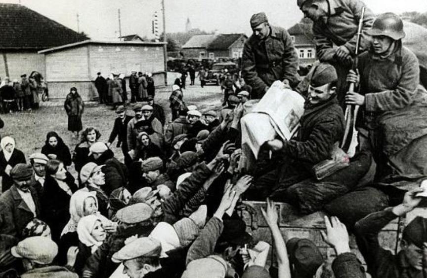 How powerful was the Soviet military at its peak?"81 Military Exercise ...