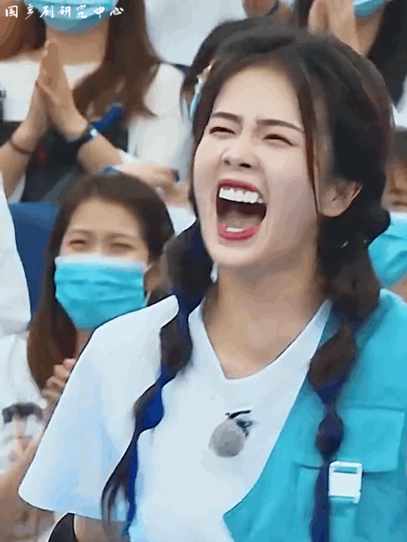 Bai Lu, the strange woman who laughed out of the circle with her magical nature, laughed out an ...