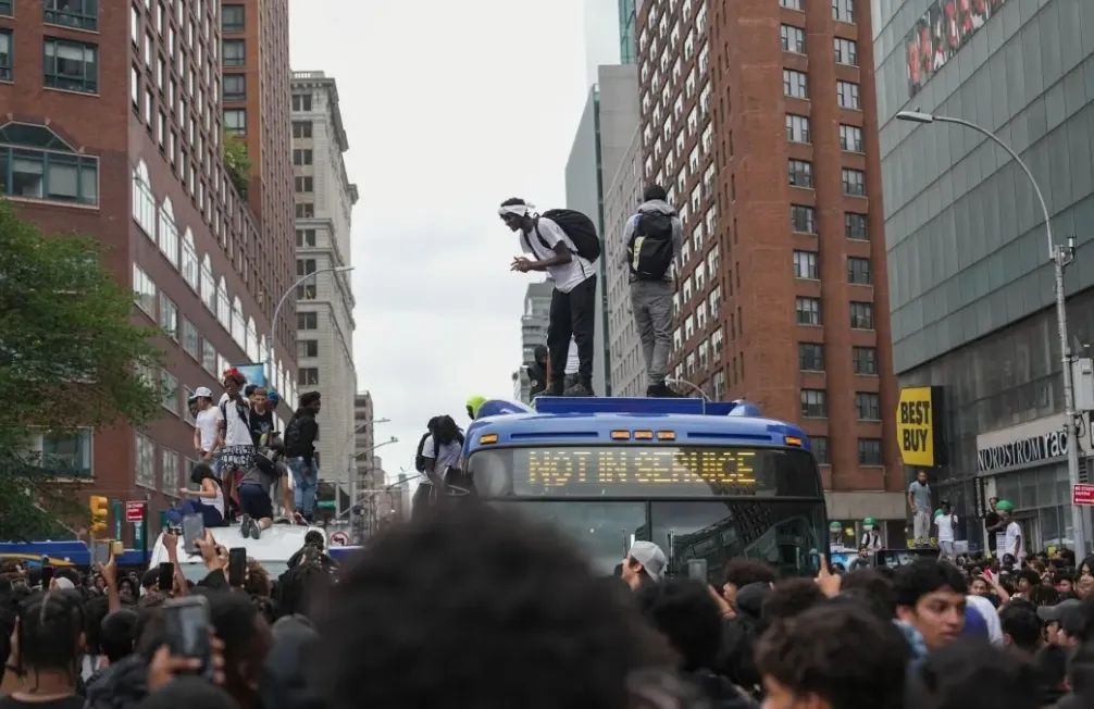 Large-scale conflict broke out in New York, USA, the square became a ...