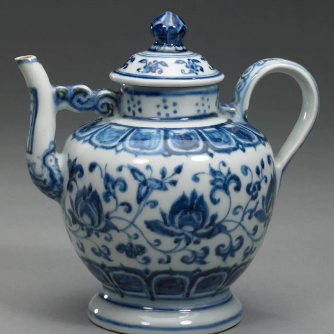 Ming Dynasty Blue and White Porcelain - iNEWS