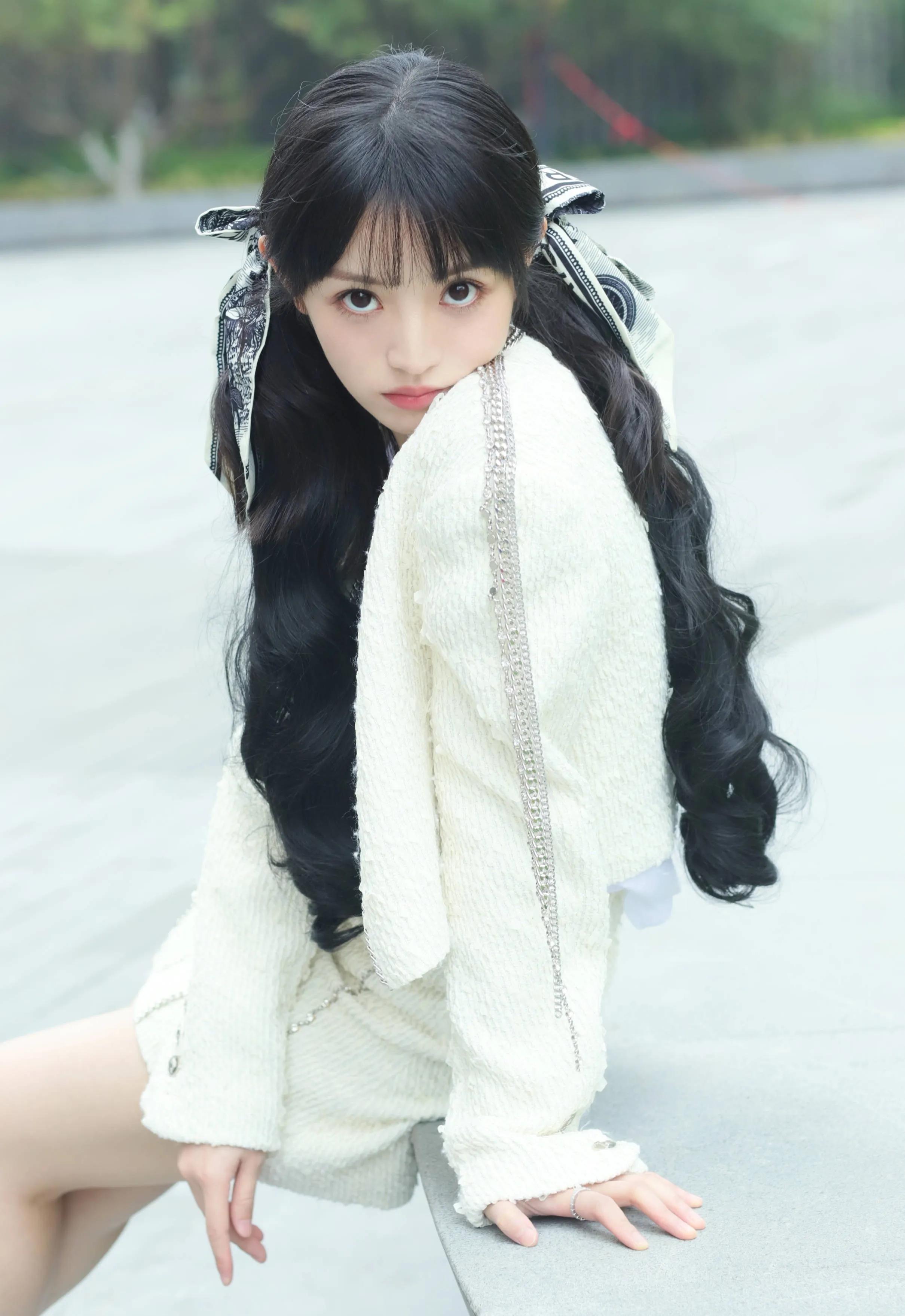 For the entertainment circle sweet girl ceiling "Tian Xiwei", what is ...