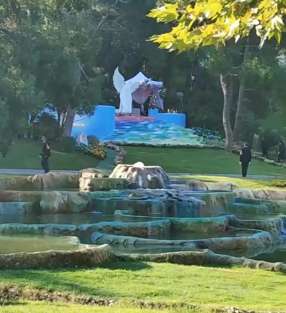 The most incredible scene occurred at Coco Lee's funeral! - iMedia