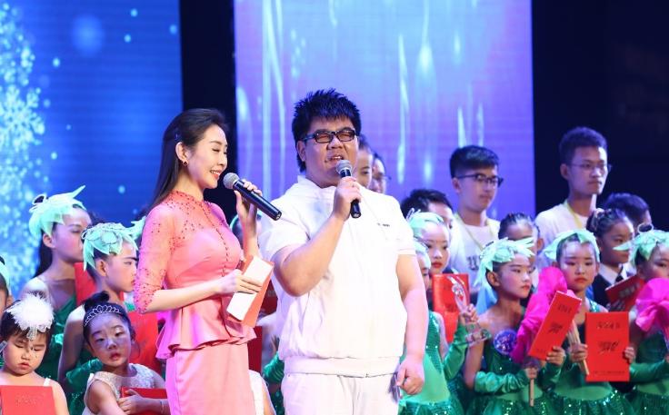 Why did blind singer Yang Guang become famous overnight and suddenly ...