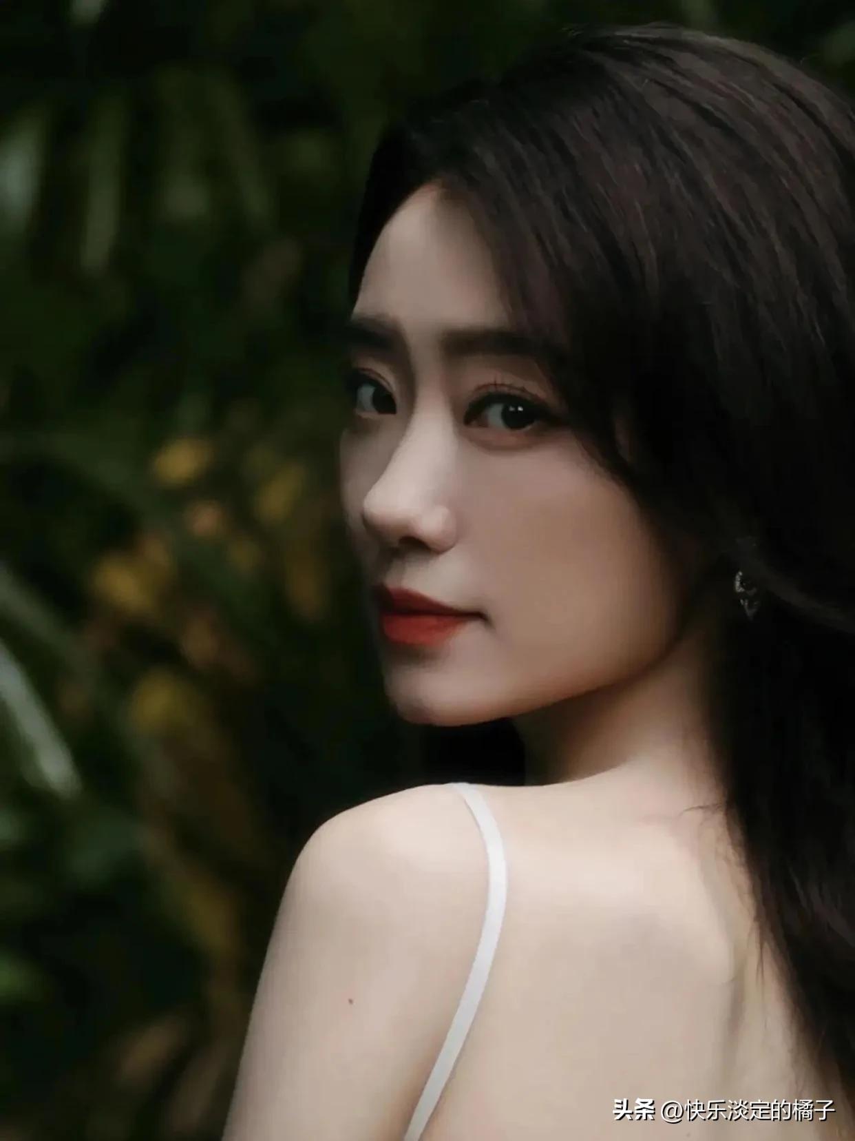 Sexy and charming Zhang Xiaofei - iMedia