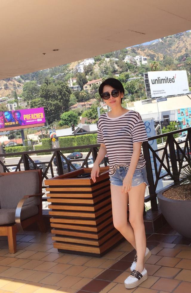 Also 54 years old and childless, Kong Lin is aging so fast and real ...