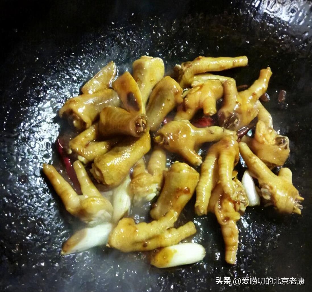 Stewed Chicken Feet with Corn - iNEWS