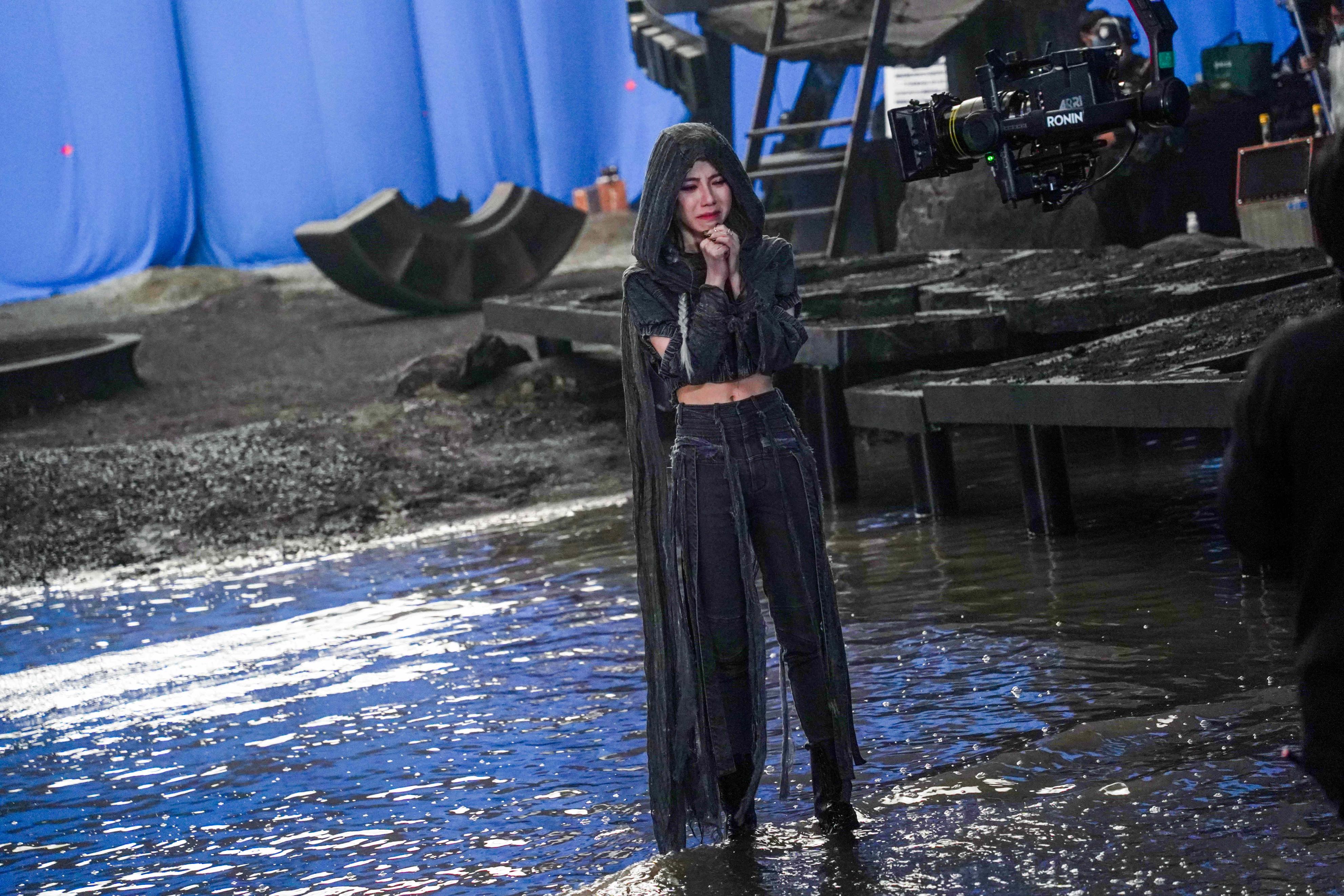 Deng Ziqi's new album's prelude song "Gloria" MV is online, using music ...