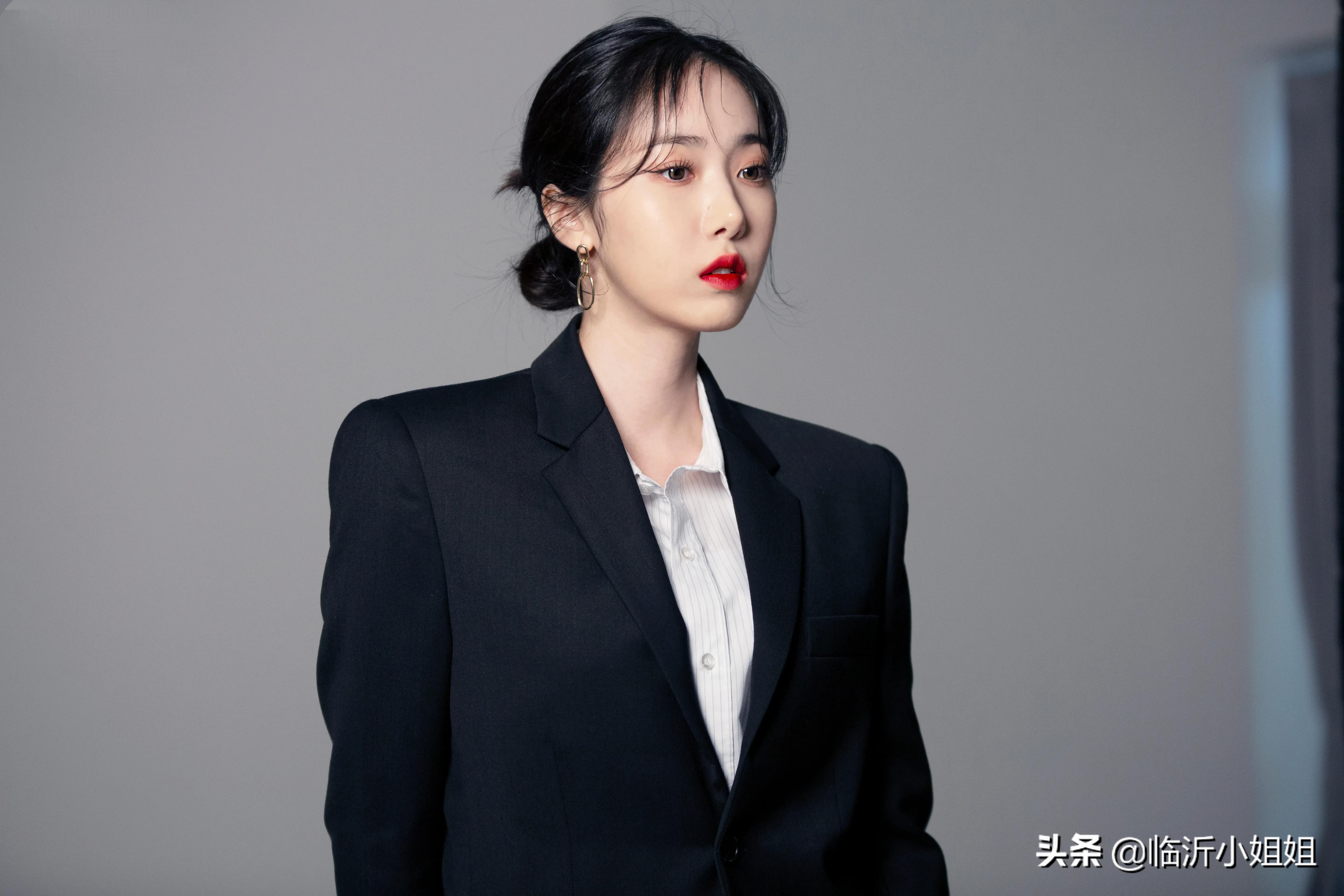 Huang Enfei, an innocent Korean female idol, has an enviable delicate ...