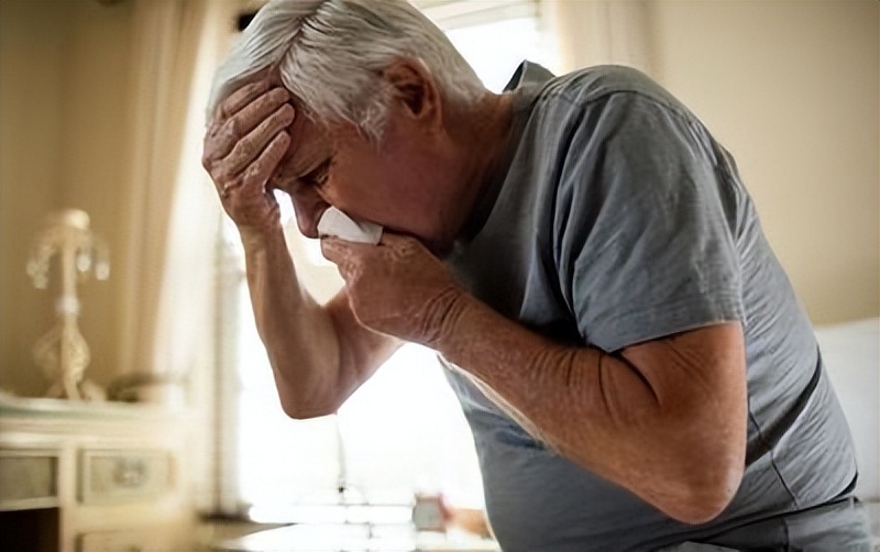 Phlegm is a signal of lung health. What do coughing up black phlegm ...