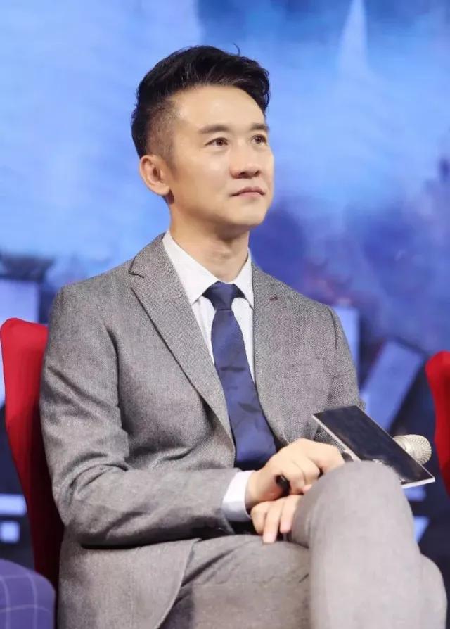 Actor Huang Zhizhong, after going out on the day of the divorce, couldn ...