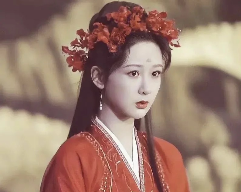 Yang Zi's "Long Lovesickness" and Cheng Yi's "Lotus House", two costume ...