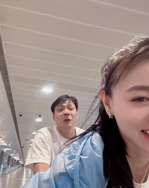 53-year-old Fan Zhiyi rarely posted photos of a family of three outings ...