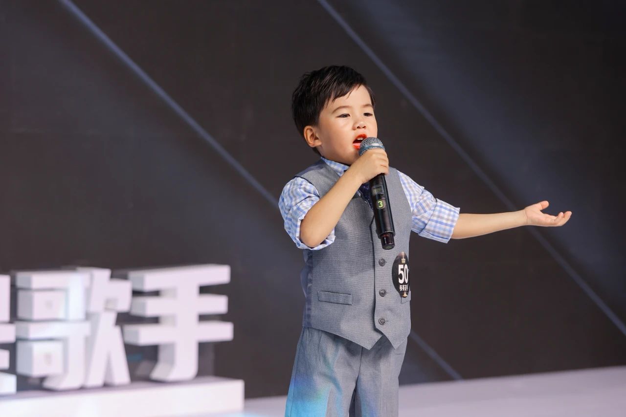 Huang Linke: A song that shocked the audience! - iNEWS