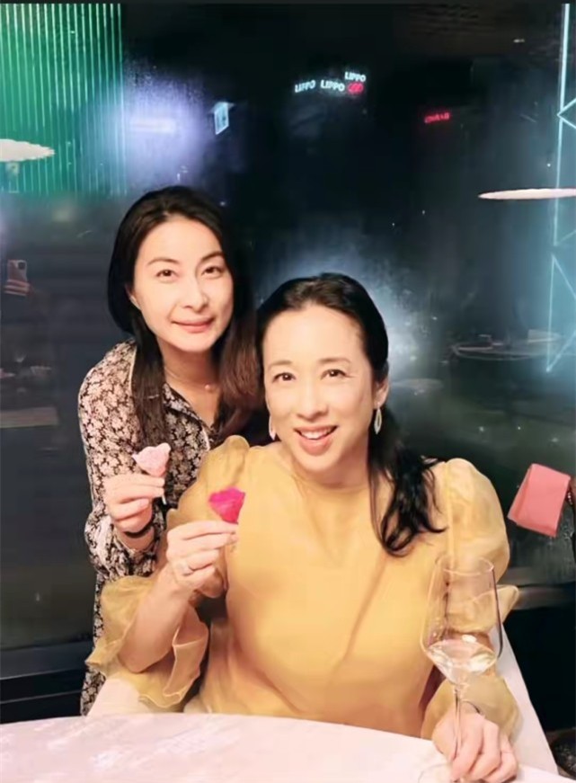 63-year-old Zhu Lingling is prettier than her daughter-in-law!Wearing a ...