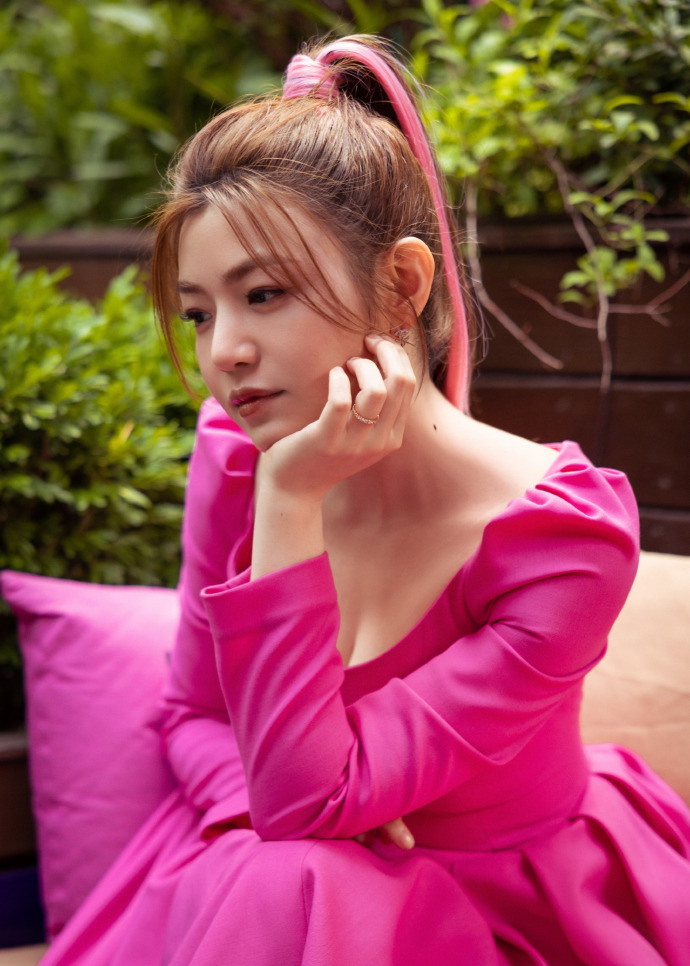 Michelle Chen's 39th birthday photo, Xiao Chen is very caring for her ...