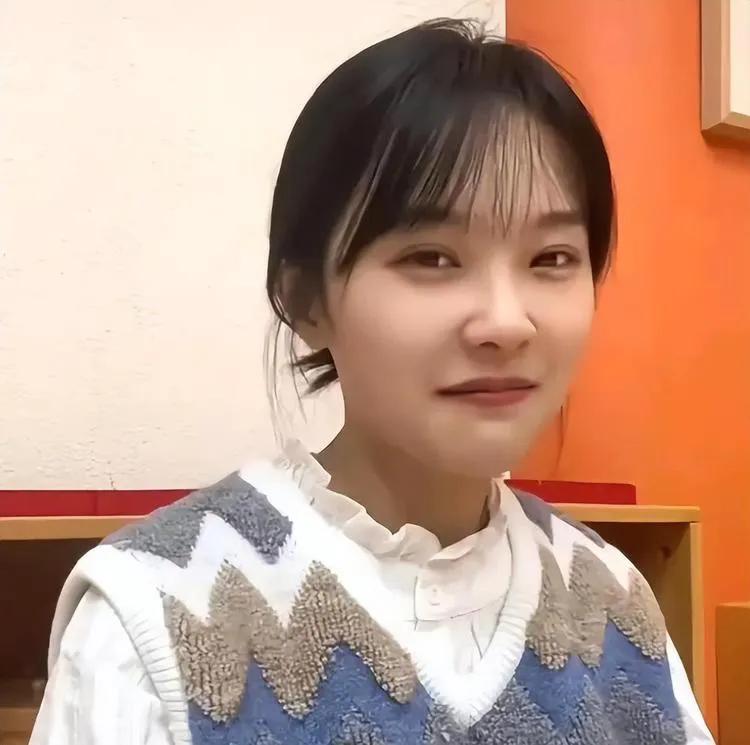 Dig ah Dig female preschool teacher announces her real age, her mother ...