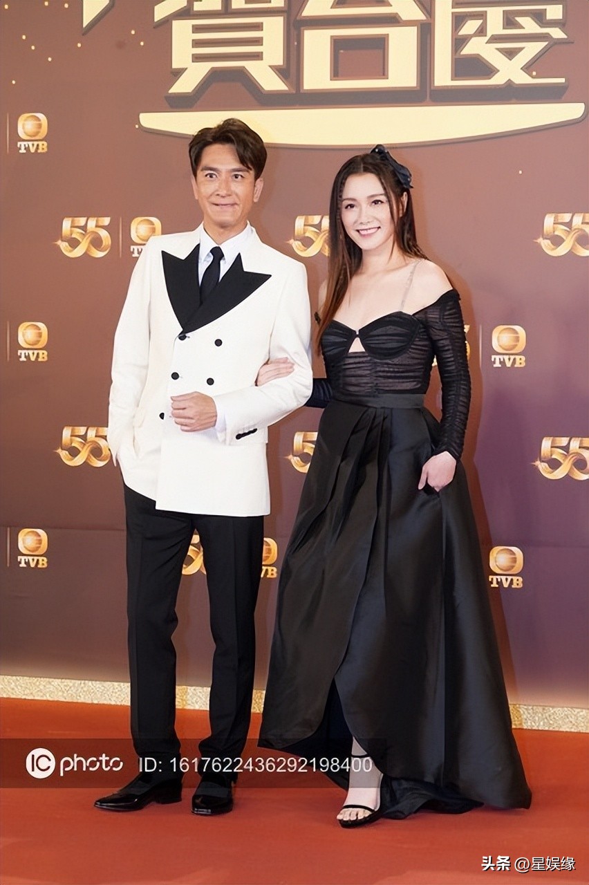 Ma Guoming and Tang Luowen attended the red carpet of the 2022TVB55th ...